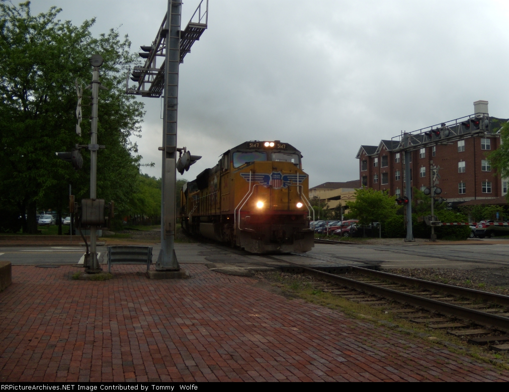 UP 5147 leads a autorack train